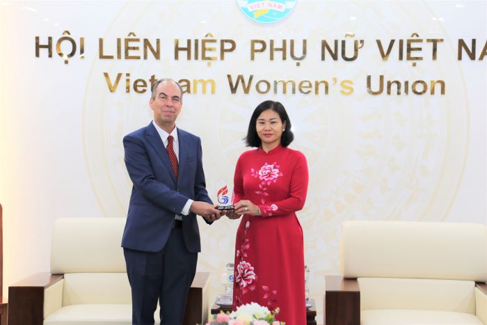 Chủ tịch Hội LHPN Việt Nam Nguyễn Thị Tuyến tiếp Đại sứ Cuba Rogelio ...