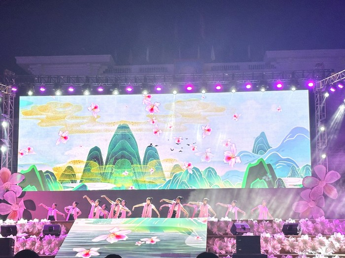 Phụ nữ Việt Nam mãi tự hào, khắc ghi những chiến công hiển hách, hy ...